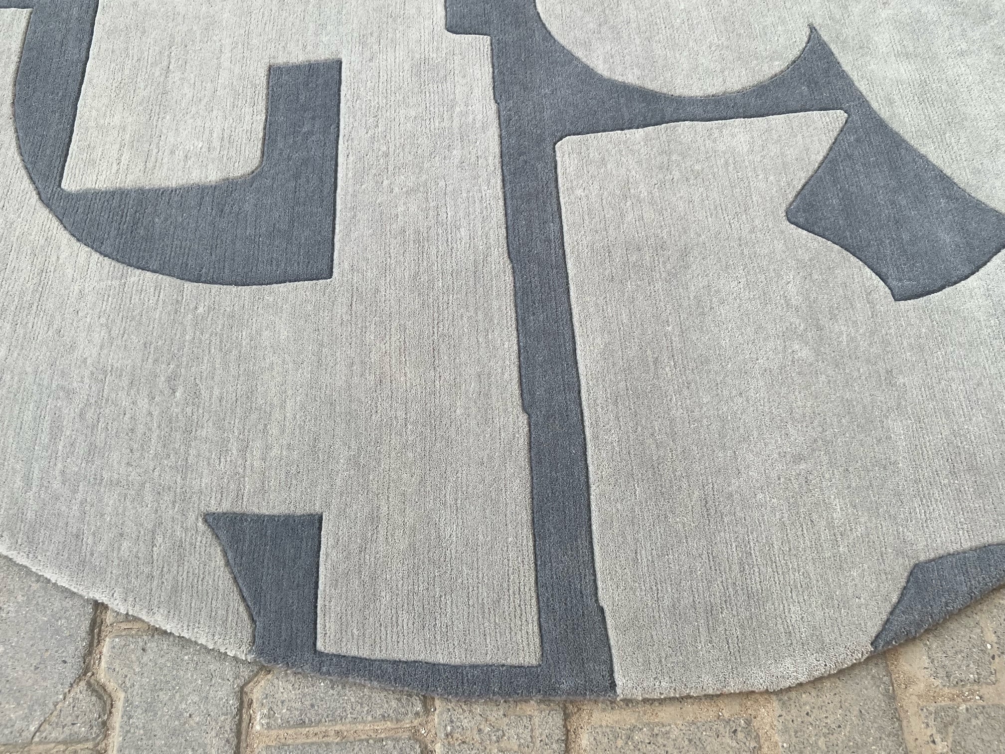 GOLD SHAPES - Design & graphic rugs – Sibylle De Tavernost